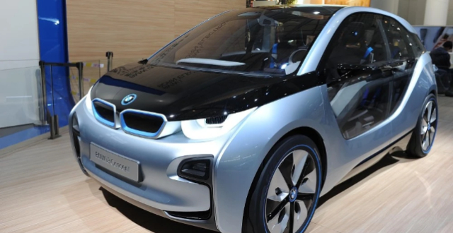 宝马i3、iX3车型6折多甩卖！经销商赔30亿，网友：还是特斯拉香_腾讯新闻