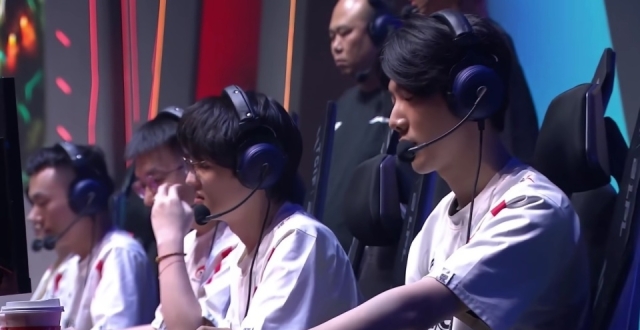 “WBG不配进四强”，韩网开启嘲讽模式，Doinb直播开团，引发争议_腾讯新闻