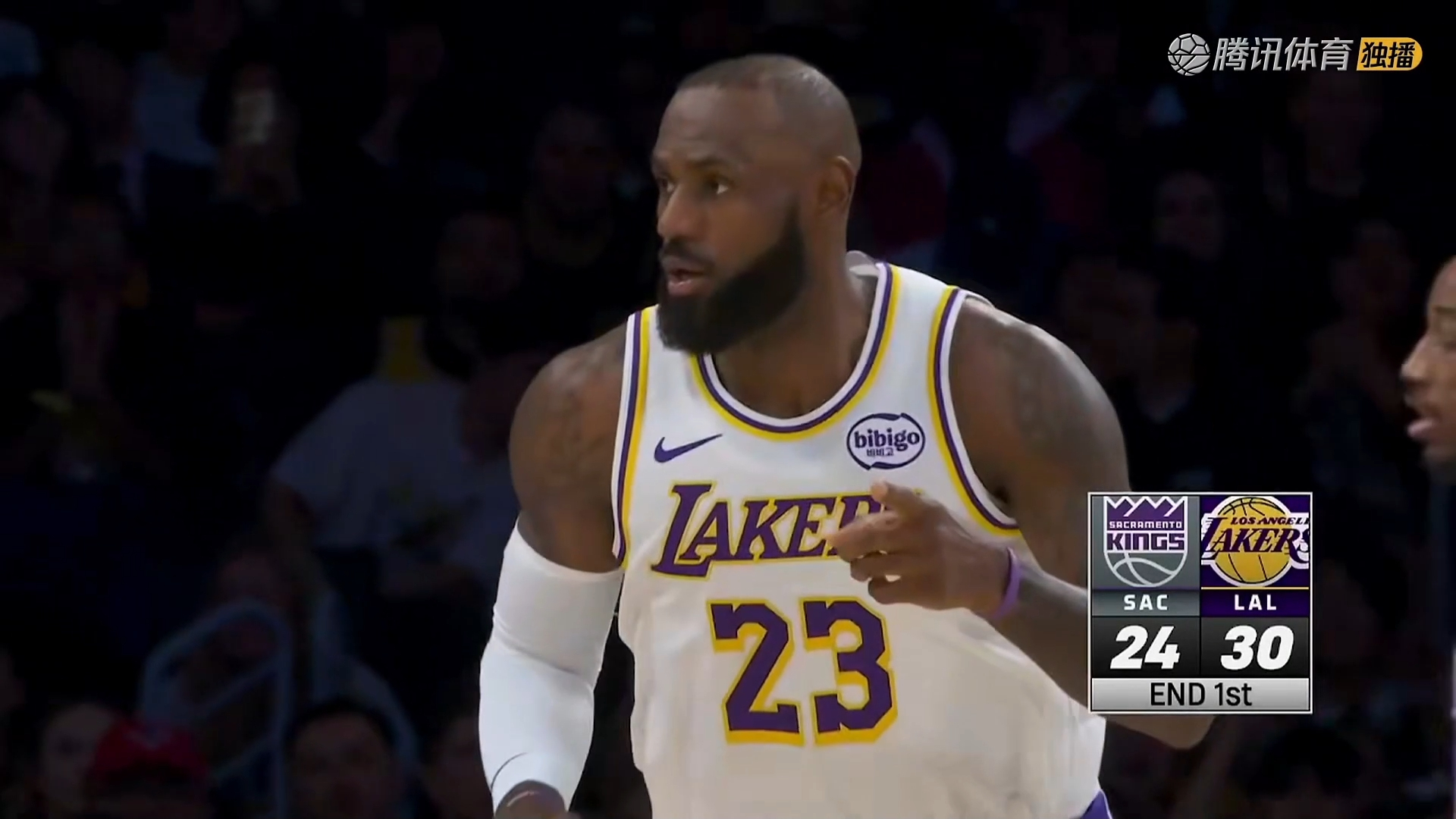 谁还敢黑？詹姆斯急停中投压哨稳稳命中 湖人首节结束领先6分_腾讯新闻