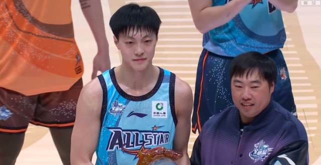 圆满！胡明轩首当票王+首夺全明星MVP 31分全场最高导演逆转_腾讯新闻