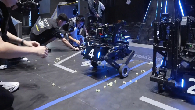 中国RoboMaster机器人对抗赛，竞技性堪称炸裂_腾讯新闻