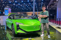 零百加速3.9s！红旗E001上海车展正式亮相！_腾讯新闻