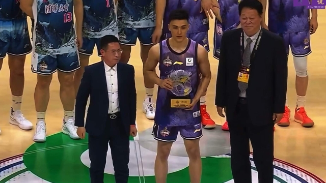 一年级新疆菜鸟球员拿下CBA全明星星锐挑战赛MVP，未来可期_腾讯新闻