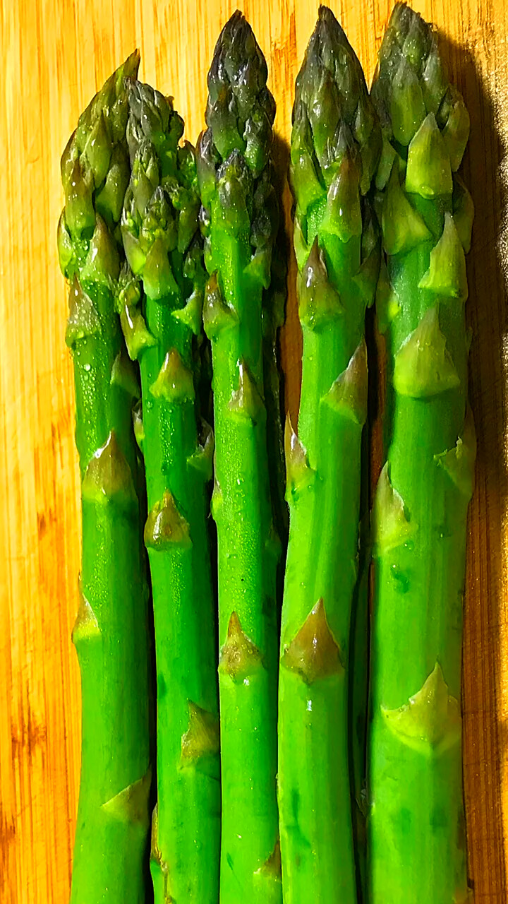 朋友们要的家常营养小炒，芦笋炒虾仁来了_腾讯新闻