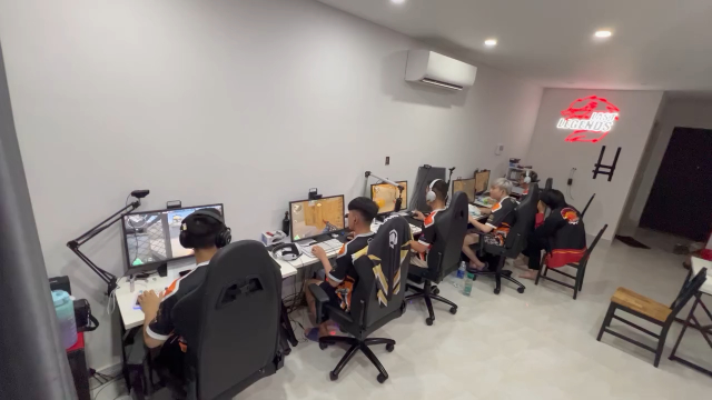 【夺冠时刻】恭喜WOF获得2024APAC秋季赛总冠军！WOF俱乐部的夺冠瞬间_腾讯新闻