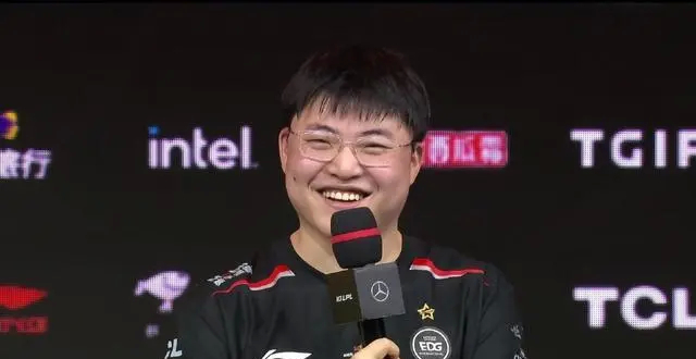 UZI在EDG被排挤了？中野“卖神”引热议，SMLZ复盘：有人居心叵测_腾讯新闻