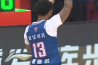 CBA季后赛G3：青岛外援鲍威尔极限压哨出手三分命中！_腾讯新闻