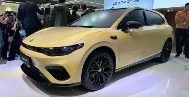 2025慕尼黑车展新车汇总：零跑Lafa5/新世代BMW iX3领衔_腾讯新闻