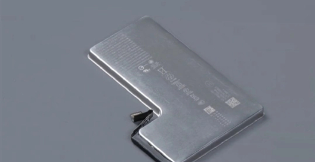 苹果iPhone被远程引爆遭辟谣！iPhone 16 Pro钢壳电池拆解：内部揭秘_腾讯新闻