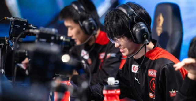 世冠小组赛AG2-0横扫TE，场均仅8分钟！一诺感慨：钟意的镜排第1！_腾讯新闻