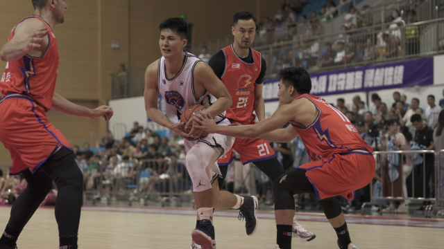 天赋满满！国产杜兰特打NBL大炫突破暴扣 两战砍31分 难回CBA可惜_腾讯新闻