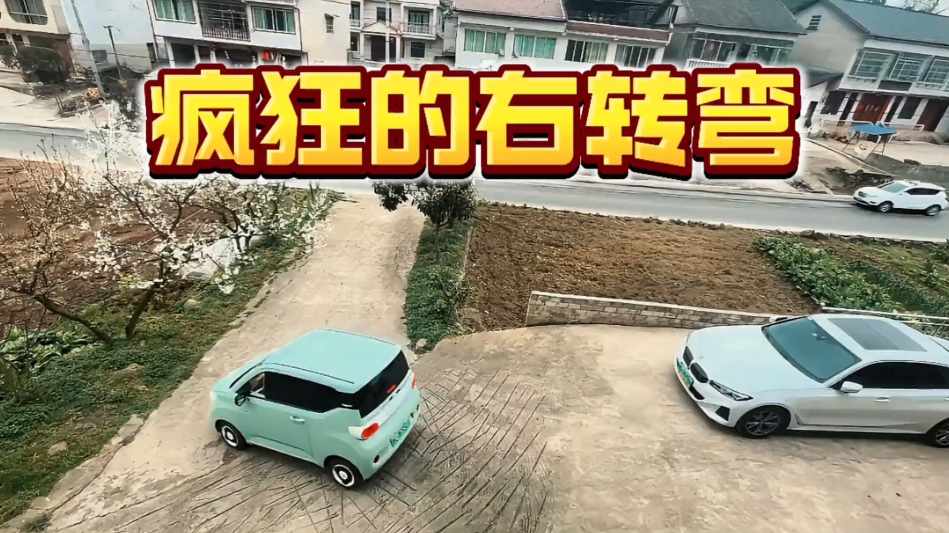 一个右转弯卡了三次！网友：车买大了是真难受！_腾讯新闻