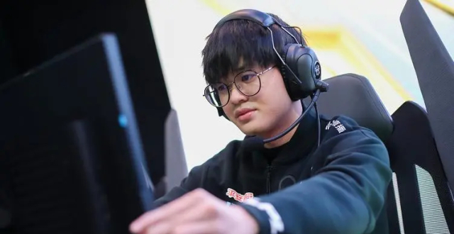 S14世界赛BLG选手内斗彻底结束！bin支持xun首发，wei无缘训练赛_腾讯新闻