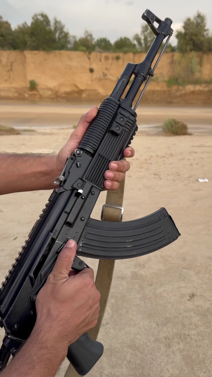 巴基斯坦M762自动武器 基于AK系列现代化改进型 能安装瞄准镜_腾讯新闻