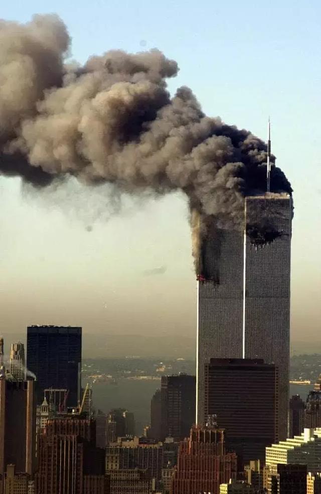 911，8千人小镇接待38架飞机，挽救6千人生命！史上最感人的救援_腾讯新闻