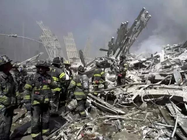 911，8千人小镇接待38架飞机，挽救6千人生命！史上最感人的救援_腾讯新闻