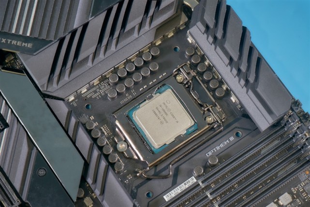 十代酷睿i9-10900K评测：比前代性能提升19% 发热量更低_腾讯新闻