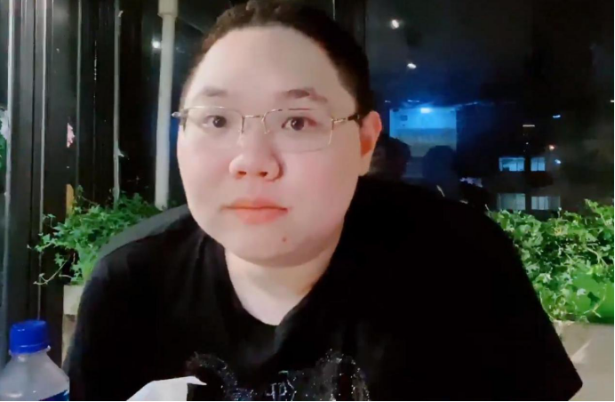 做主播真有这么赚？PDD自曝身边小弟待遇，年薪都是百万起步_腾讯新闻