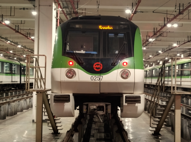 【轨交】2号线列车“五兄弟”，你都乘坐过吗？_腾讯新闻