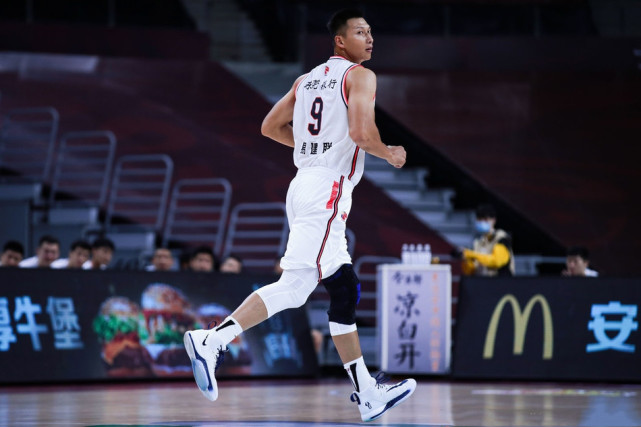 加冕常规赛得分王！易建联独霸CBA6大历史第一，33岁的他极限在哪？_腾讯新闻