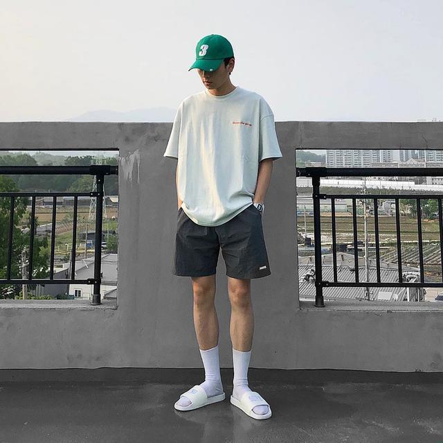 男生夏季最适合穿 短裤”，这几套日常穿搭时尚帅气，真的很实用腾讯新闻