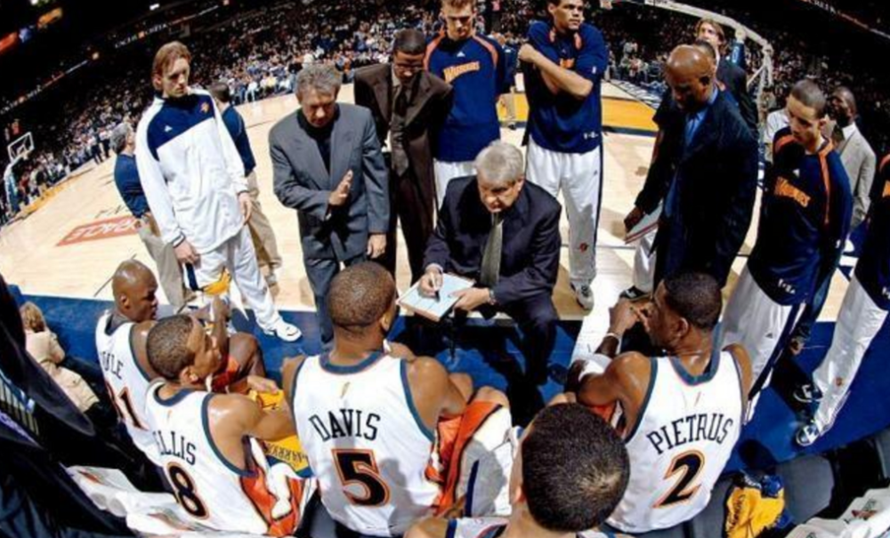 让约基奇打控卫不算啥？NBA6大奇葩阵容，活塞内线身高没后卫高_腾讯新闻