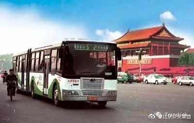 北京今年投用2800余辆新能源公交！听52路老司机讲变迁_腾讯新闻