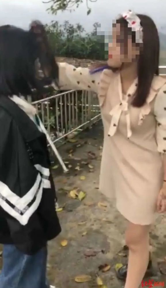 一中学女生遭多人轮番殴打，警方：三名打人者已被挡获腾讯新闻