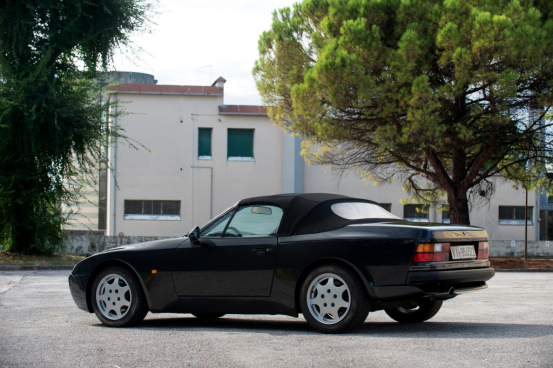 它是保时捷最成功的车型之一：Porsche 944_腾讯新闻