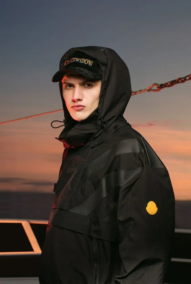 诞生七年的Off-White，凭什么还是时尚圈的顶流？_腾讯新闻