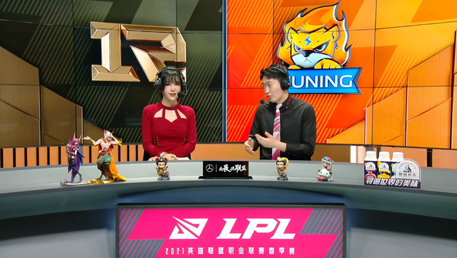 LPL美女解说Rita身材太难顶，网友无心看比赛，怕直播间被封！_腾讯新闻