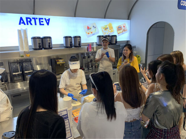ARTEASG奶茶创始人讲述创业经历 新加坡首店是机缘巧合_腾讯新闻