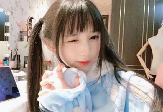 蔡萝莉到底有多有钱？新视频不露脸专晒手表，一查价格66万 腾讯新闻