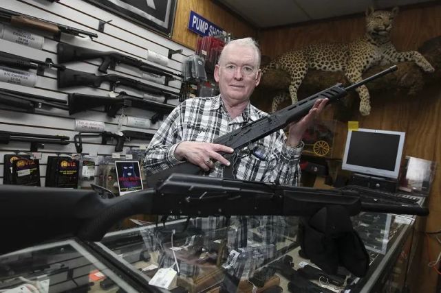 在“武德充沛”的俄罗斯，是如何管控民间枪械的？_腾讯新闻