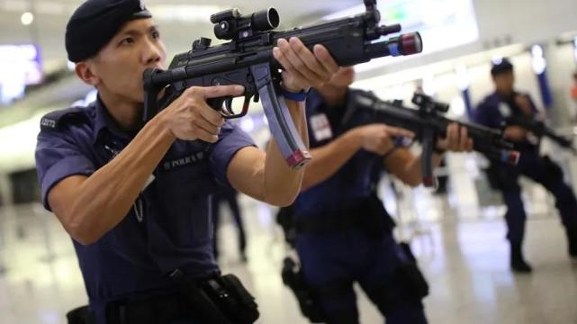 经久不衰：MP5冲锋枪如何一步步走上神坛？_腾讯新闻