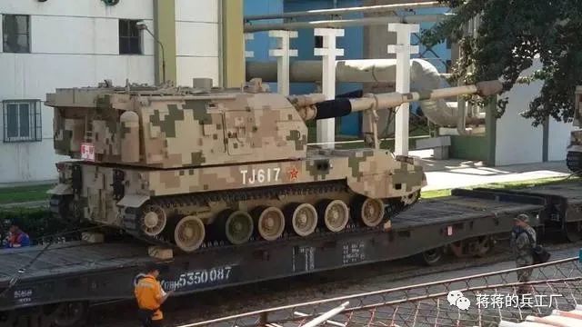 PHZ-11式火箭炮玩变脸，二代通用底盘性能不错，但改得越来越难看_腾讯新闻