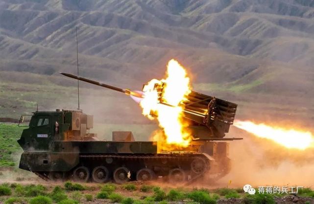 PHZ-11式火箭炮玩变脸，二代通用底盘性能不错，但改得越来越难看_腾讯新闻