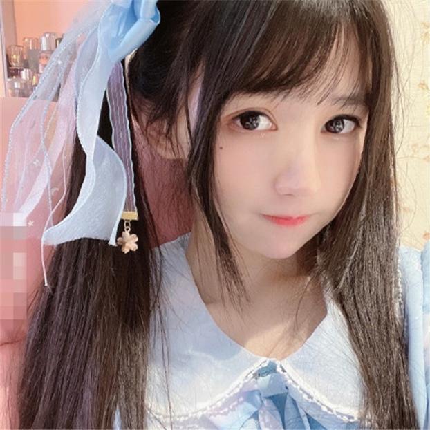 当蔡萝莉离开ps后，五官大变遭吐槽，网友：戴口罩只为遮丑！ 腾讯新闻