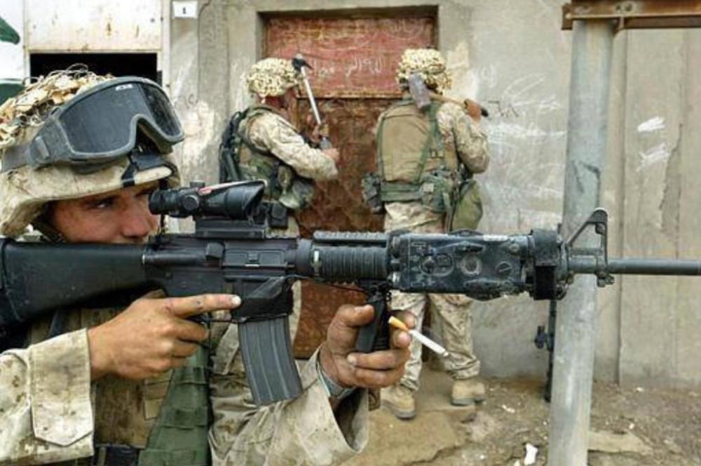 1963年，美国陆军集体更换M16步枪，四等人在用什么武器？_腾讯新闻