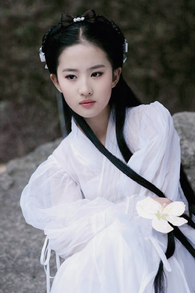 刘亦菲小龙女花絮图，骑马这几张绝美，真不愧是 神仙姐姐”腾讯新闻