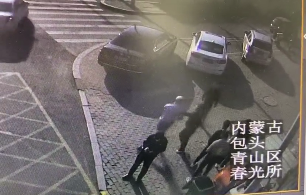 包头一女子因男友外貌被取笑 持刀将取笑者捅死被刑拘 腾讯新闻