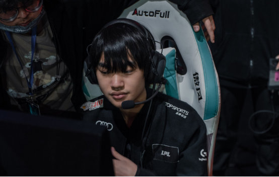 PDD直播谈Knight：左手已经失去了灵魂，没有了灵气！_腾讯新闻