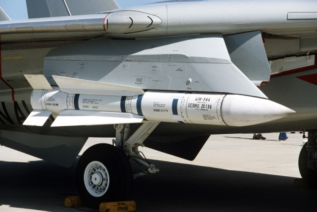 AIM-120射程终于超越“不死鸟”？美军费力打破纪录，实属没办法_腾讯新闻