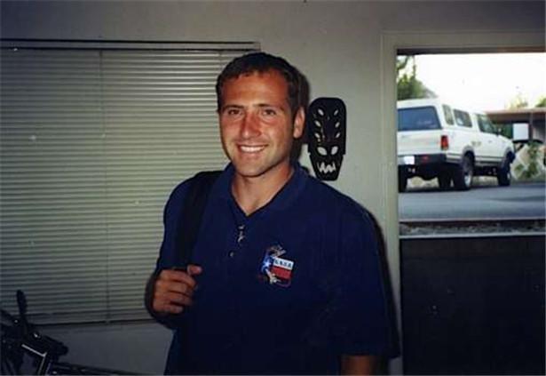 NASA实习生偷走无价月岩，只为在“月球”上体验“男欢女爱”的快感_腾讯新闻