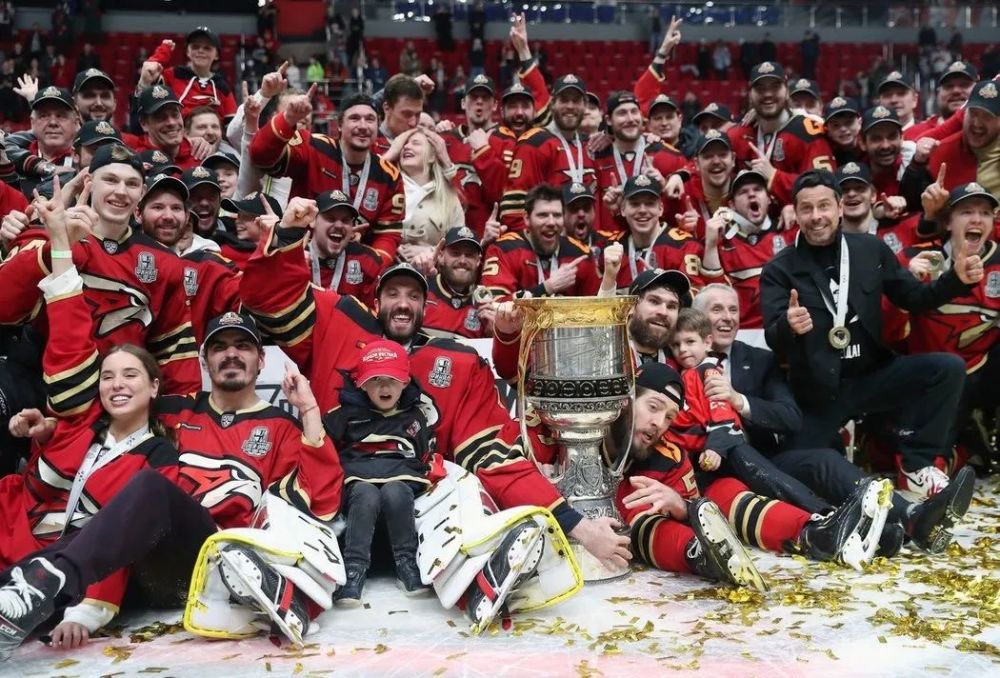 KHL｜新王加冕！先锋队4-2中央陆军夺队史首座加加林杯_腾讯新闻