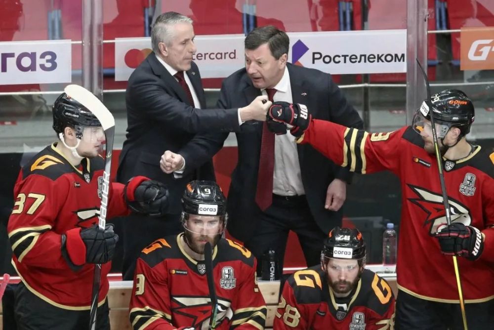 KHL｜新王加冕！先锋队4-2中央陆军夺队史首座加加林杯_腾讯新闻