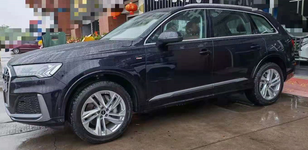 实拍入门级奥迪Q7，价格直降5万，但2.0T的动力还豪华吗？_腾讯新闻