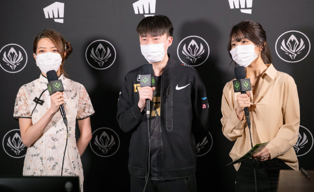 RNG公布对抗赛海报！DK中野欧服数据出炉 粉丝为小虎捏把汗_腾讯新闻