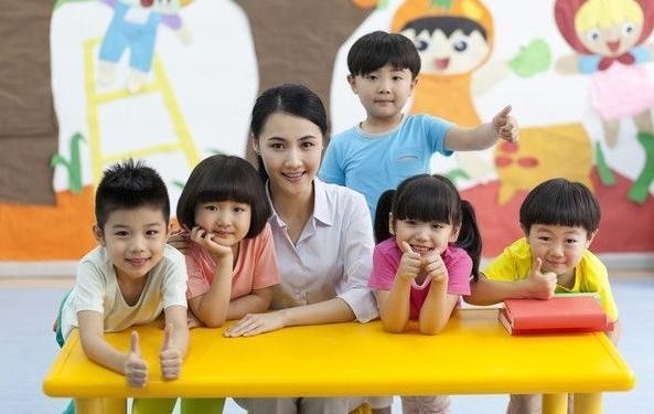 幼儿园男女同厕合理吗？专家各执一词，关键在老师的正确引导 腾讯新闻