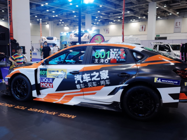 玩转“改装星球” MG6 XPOWER TCR亮相GT Show_腾讯新闻